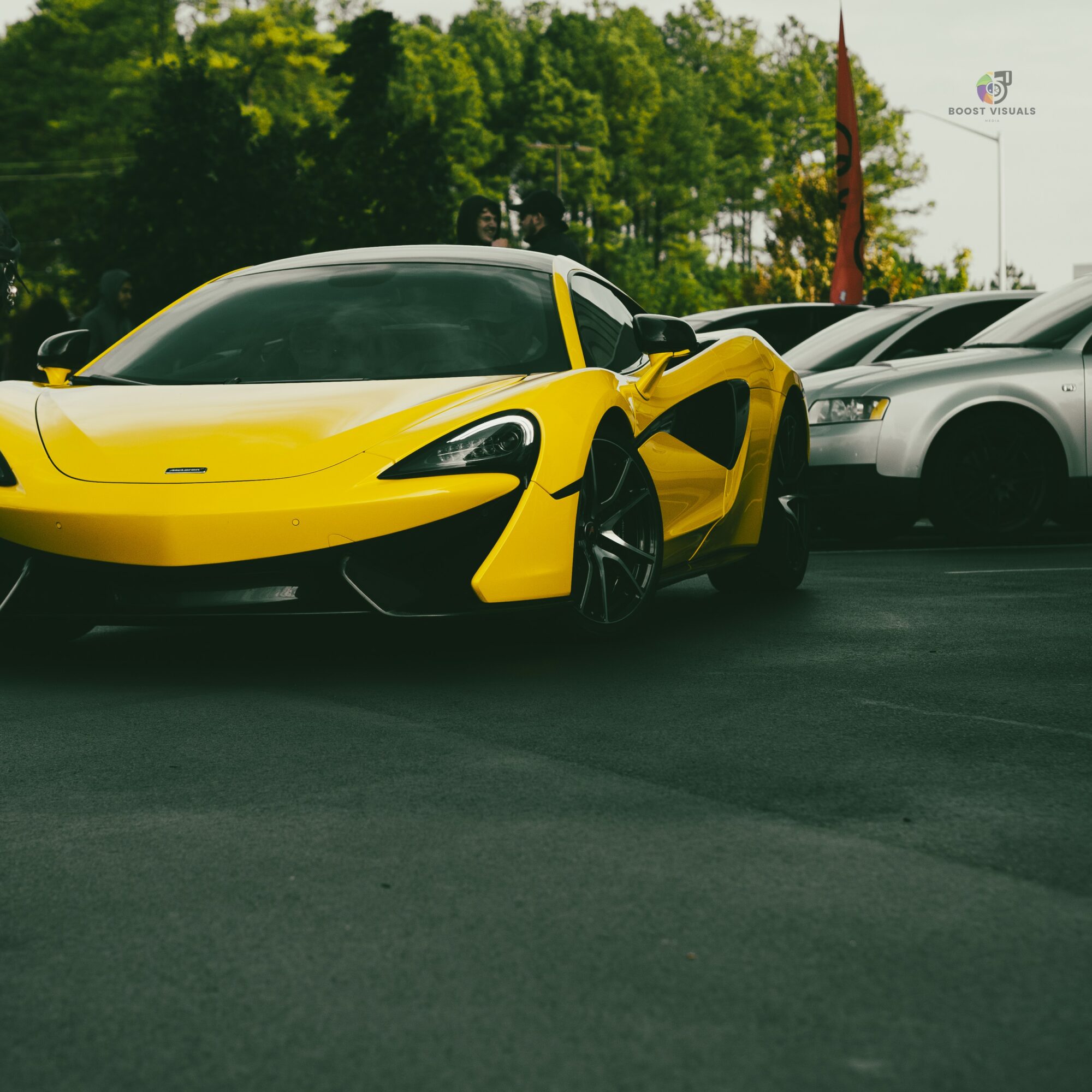 c-RichDenningIIMarkSimonson__YellowMclarenpullingoff_1669573626743 ...
